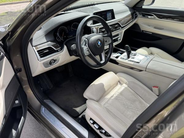 Grey BMW 750 2017 in Riga, with an engine capacity of 4.40 L and mileage of 0 thousand km for 16500 €, photo 10 on AUTOMOTO.COM.LV