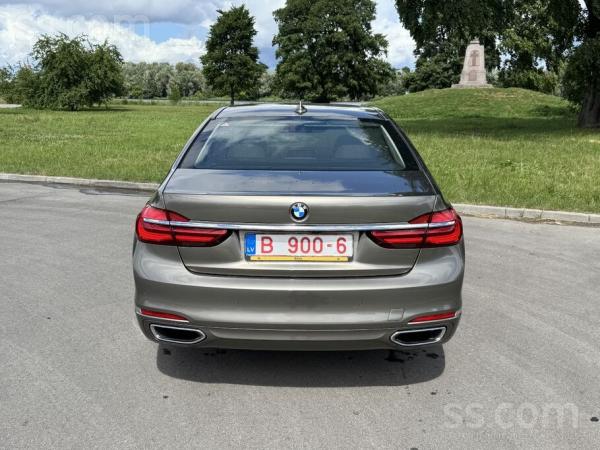 Grey BMW 750 2017 in Riga, with an engine capacity of 4.40 L and mileage of 0 thousand km for 16500 €, photo 7 on AUTOMOTO.COM.LV