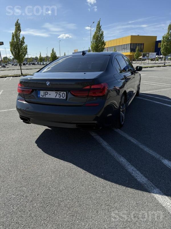 Grey BMW 750 2018 in Riga, with an engine capacity of 4.40 L and mileage of 128 thousand km for 30000 €, photo 3 on AUTOMOTO.COM.LV