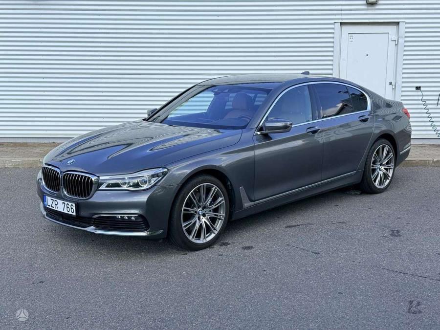 Grey BMW 750 2018 in Vilnius, with an engine capacity of 3.00 L and mileage of 132 thousand km for 28850 €, photo 1 on AUTOMOTO.COM.LV