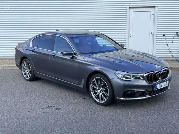 Grey BMW 750 2018 in Vilnius, with an engine capacity of 3.00 L and mileage of 132 thousand km for 28850 €, photo 3 on AUTOMOTO.COM.LV
