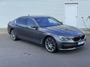 Grey BMW 750 2018 in Vilnius, with an engine capacity of 3.00 L and mileage of 132 thousand km for 28850 €, photo 3 on AUTOMOTO.COM.LV