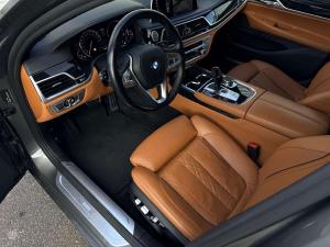 Grey BMW 750 2018 in Vilnius, with an engine capacity of 3.00 L and mileage of 132 thousand km for 28850 €, photo 13 on AUTOMOTO.COM.LV