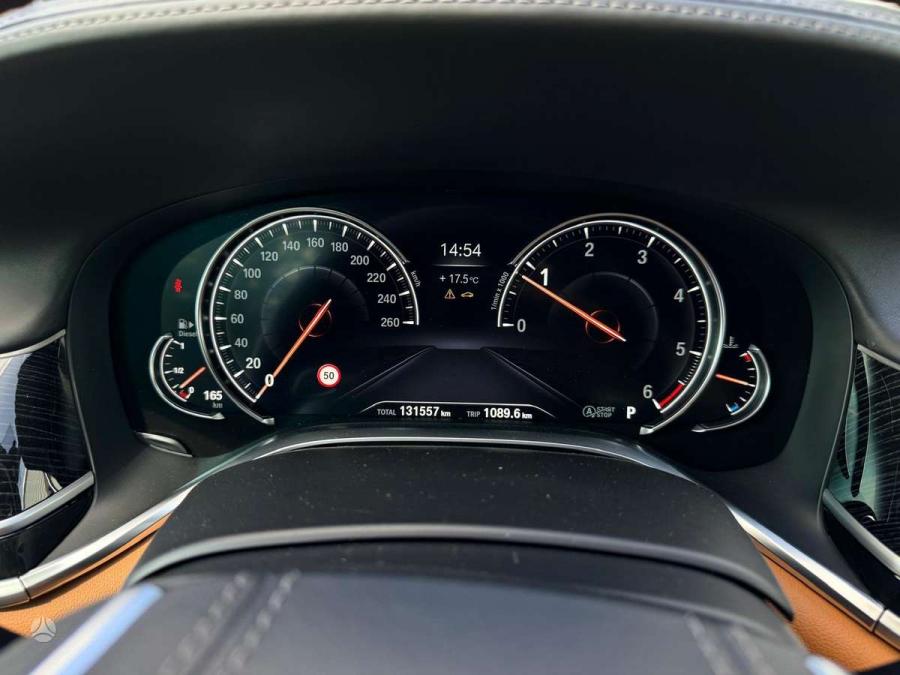 Grey BMW 750 2018 in Vilnius, with an engine capacity of 3.00 L and mileage of 132 thousand km for 28850 €, photo 16 on AUTOMOTO.COM.LV