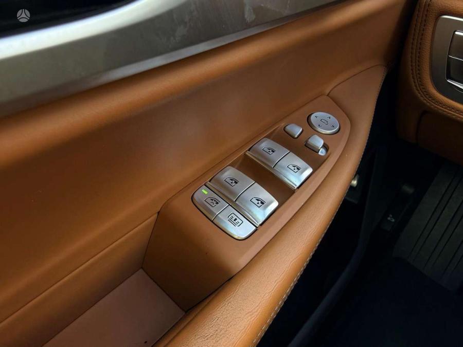 Grey BMW 750 2018 in Vilnius, with an engine capacity of 3.00 L and mileage of 132 thousand km for 28850 €, photo 17 on AUTOMOTO.COM.LV