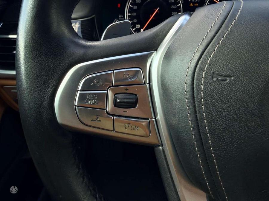 Grey BMW 750 2018 in Vilnius, with an engine capacity of 3.00 L and mileage of 132 thousand km for 28850 €, photo 18 on AUTOMOTO.COM.LV