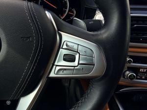 Grey BMW 750 2018 in Vilnius, with an engine capacity of 3.00 L and mileage of 132 thousand km for 28850 €, photo 19 on AUTOMOTO.COM.LV