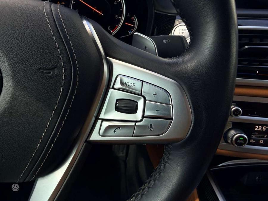 Grey BMW 750 2018 in Vilnius, with an engine capacity of 3.00 L and mileage of 132 thousand km for 28850 €, photo 19 on AUTOMOTO.COM.LV