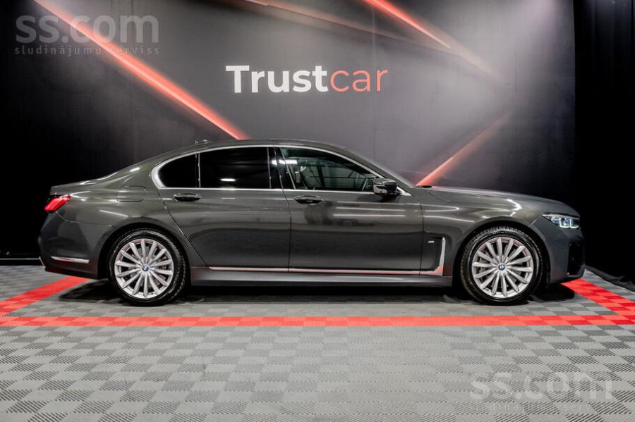 Grey BMW 750 2020 in Tallinn, with an engine capacity of 4.40 L and mileage of 193 thousand km for 41000 €, photo 7 on AUTOMOTO.COM.LV