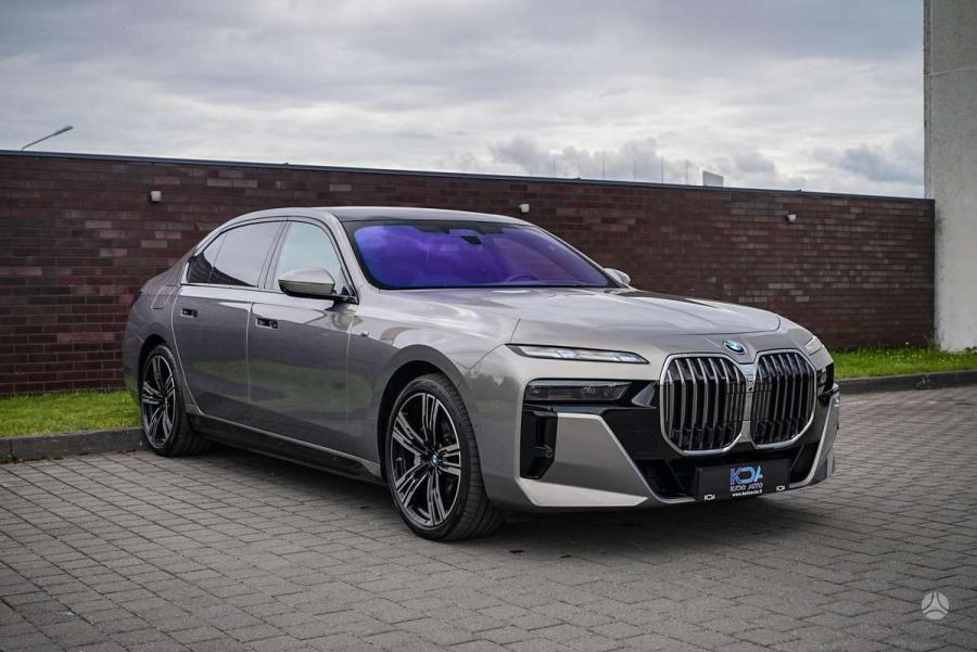 Pelēks BMW 750 2024 Marijampole, ar dzinēja tilpumu 3.00 L un nobraukumu 79 tūkst. km par 82950 €, foto 1 vietnē AUTOMOTO.COM.LV