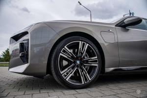 Pelēks BMW 750 2024 Marijampole, ar dzinēja tilpumu 3.00 L un nobraukumu 79 tūkst. km par 82950 €, foto 5 vietnē AUTOMOTO.COM.LV