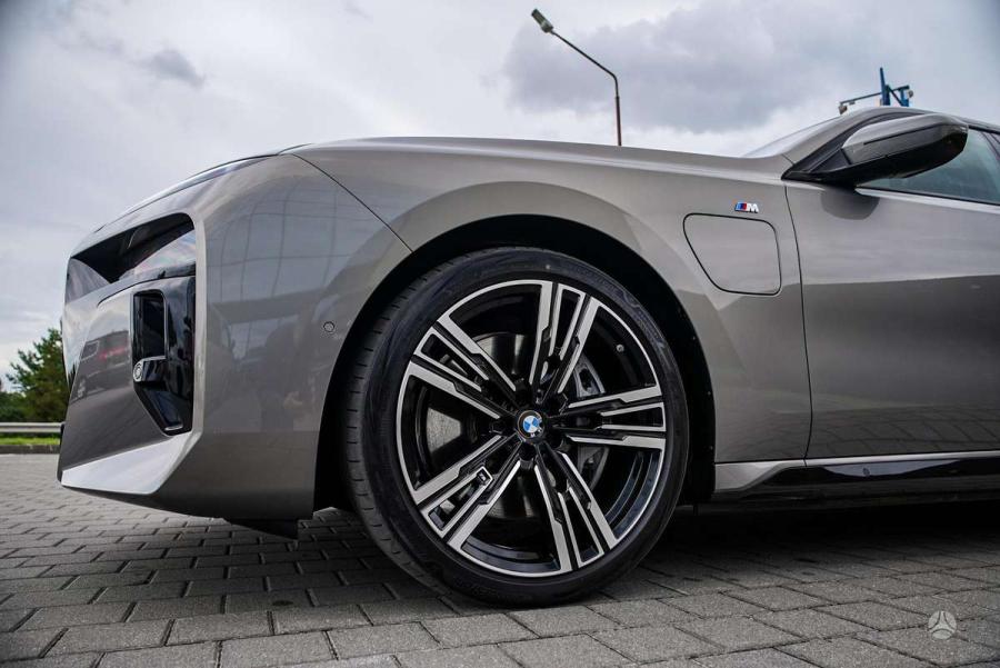 Pelēks BMW 750 2024 Marijampole, ar dzinēja tilpumu 3.00 L un nobraukumu 79 tūkst. km par 82950 €, foto 5 vietnē AUTOMOTO.COM.LV
