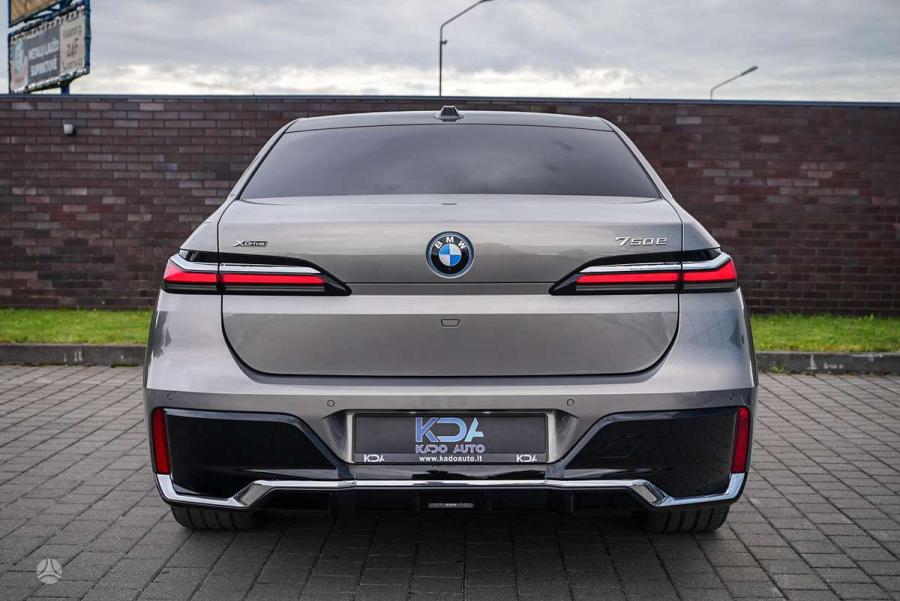 Pelēks BMW 750 2024 Marijampole, ar dzinēja tilpumu 3.00 L un nobraukumu 79 tūkst. km par 82950 €, foto 9 vietnē AUTOMOTO.COM.LV