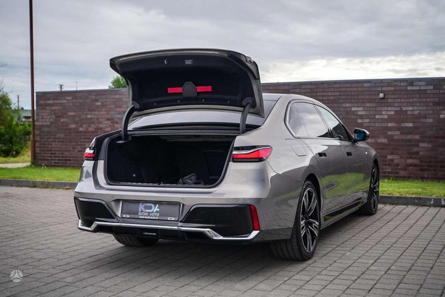 Pelēks BMW 750 2024 Marijampole, ar dzinēja tilpumu 3.00 L un nobraukumu 79 tūkst. km par 82950 €, foto 11 vietnē AUTOMOTO.COM.LV