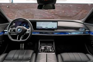 Pelēks BMW 750 2024 Marijampole, ar dzinēja tilpumu 3.00 L un nobraukumu 79 tūkst. km par 82950 €, foto 14 vietnē AUTOMOTO.COM.LV