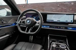 Pelēks BMW 750 2024 Marijampole, ar dzinēja tilpumu 3.00 L un nobraukumu 79 tūkst. km par 82950 €, foto 15 vietnē AUTOMOTO.COM.LV