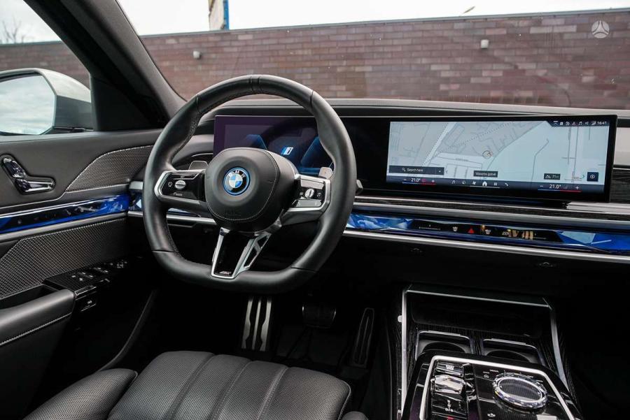 Pelēks BMW 750 2024 Marijampole, ar dzinēja tilpumu 3.00 L un nobraukumu 79 tūkst. km par 82950 €, foto 15 vietnē AUTOMOTO.COM.LV
