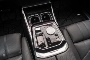 Pelēks BMW 750 2024 Marijampole, ar dzinēja tilpumu 3.00 L un nobraukumu 79 tūkst. km par 82950 €, foto 21 vietnē AUTOMOTO.COM.LV