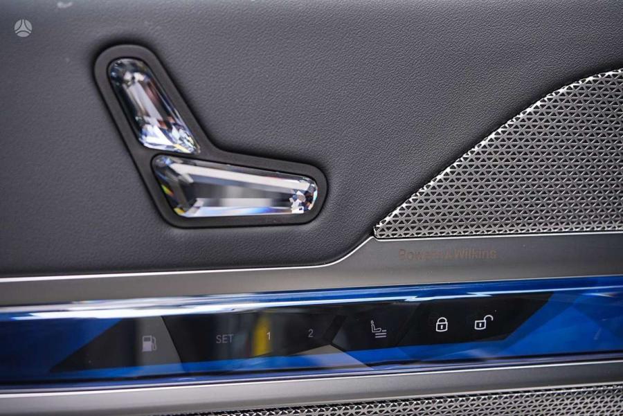Pelēks BMW 750 2024 Marijampole, ar dzinēja tilpumu 3.00 L un nobraukumu 79 tūkst. km par 82950 €, foto 33 vietnē AUTOMOTO.COM.LV
