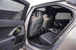 Pelēks BMW 750 2024 Marijampole, ar dzinēja tilpumu 3.00 L un nobraukumu 79 tūkst. km par 82950 €, foto 36 vietnē AUTOMOTO.COM.LV