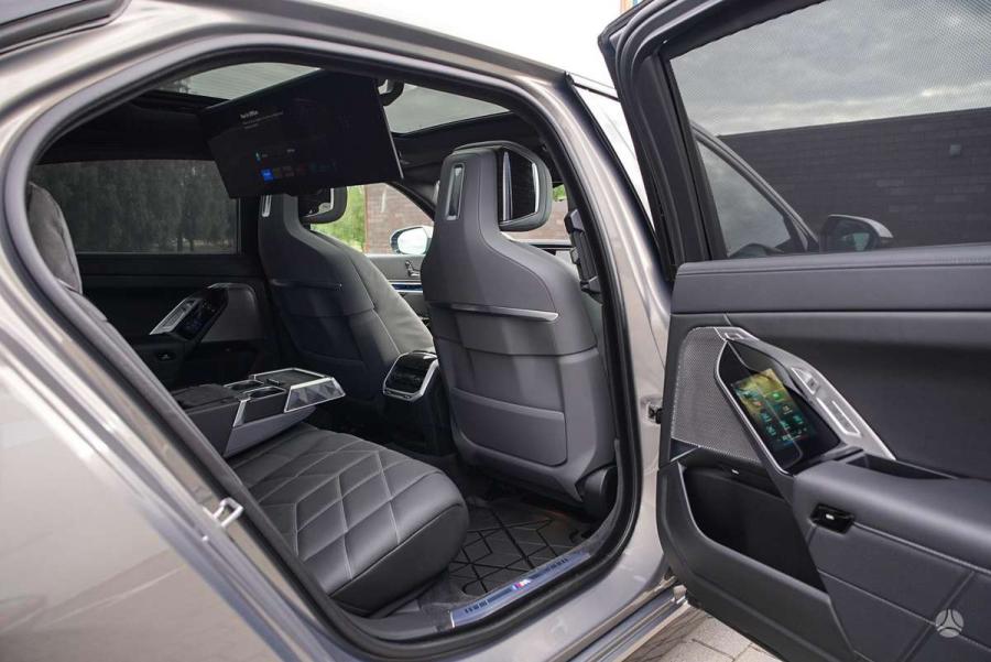 Pelēks BMW 750 2024 Marijampole, ar dzinēja tilpumu 3.00 L un nobraukumu 79 tūkst. km par 82950 €, foto 43 vietnē AUTOMOTO.COM.LV