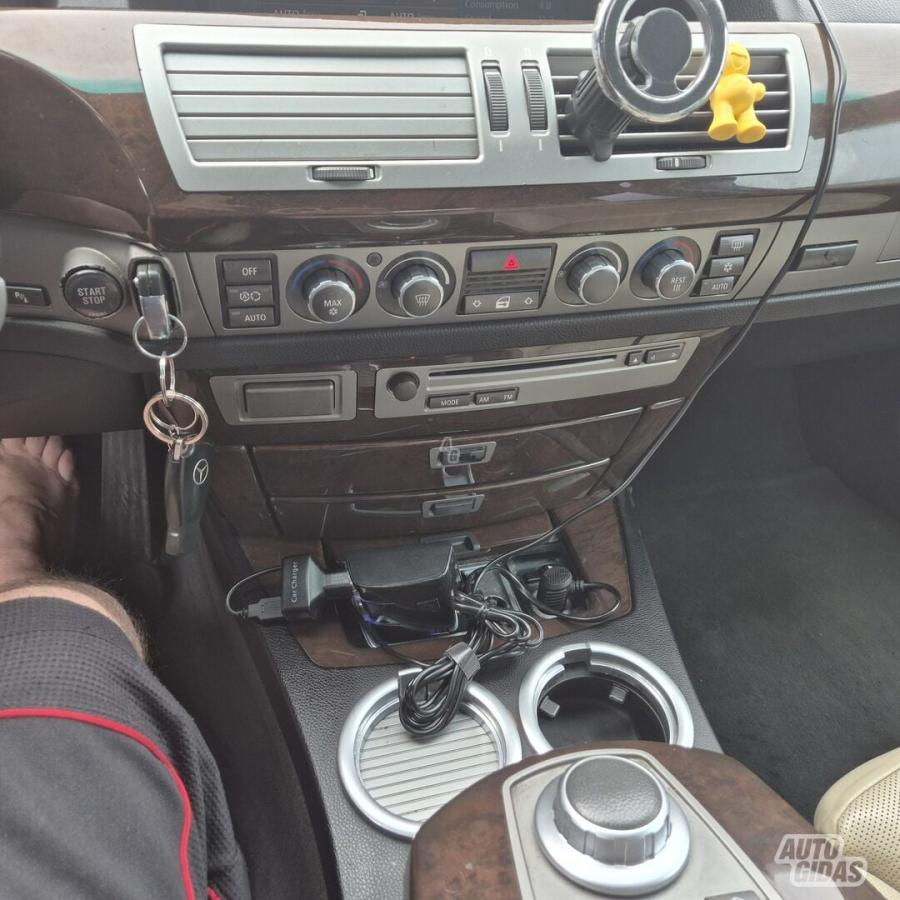 BMW 750 2006 in Plunge, with an engine capacity of 4.80 L and mileage of 211 thousand km for 3800 €, photo 10 on AUTOMOTO.COM.LV