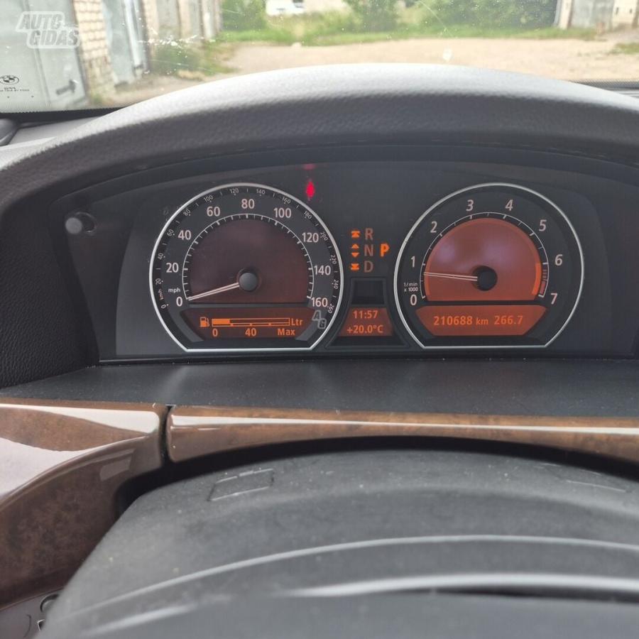BMW 750 2006 in Plunge, with an engine capacity of 4.80 L and mileage of 211 thousand km for 3800 €, photo 11 on AUTOMOTO.COM.LV