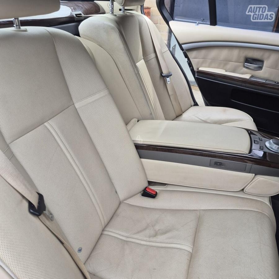 BMW 750 2006 in Plunge, with an engine capacity of 4.80 L and mileage of 211 thousand km for 3800 €, photo 17 on AUTOMOTO.COM.LV