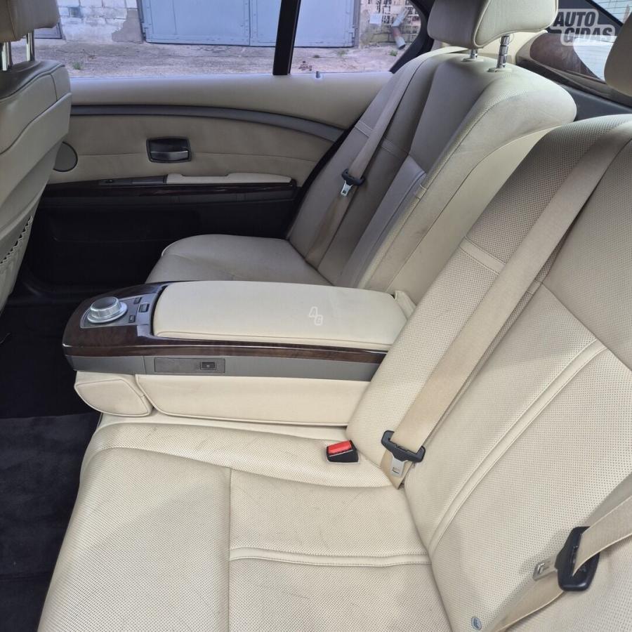 BMW 750 2006 in Plunge, with an engine capacity of 4.80 L and mileage of 211 thousand km for 3800 €, photo 18 on AUTOMOTO.COM.LV