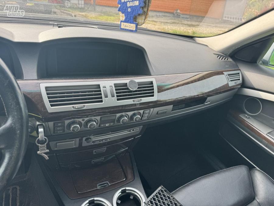 BMW 750 2006 in Moletai, with an engine capacity of 4.80 L and mileage of 257 thousand km for 1900 €, photo 9 on AUTOMOTO.COM.LV