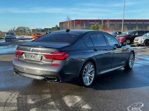 BMW 750 2015 in Vilnius, with an engine capacity of 4.40 L and mileage of 169 thousand km for 19900 €, photo 2 on AUTOMOTO.COM.LV