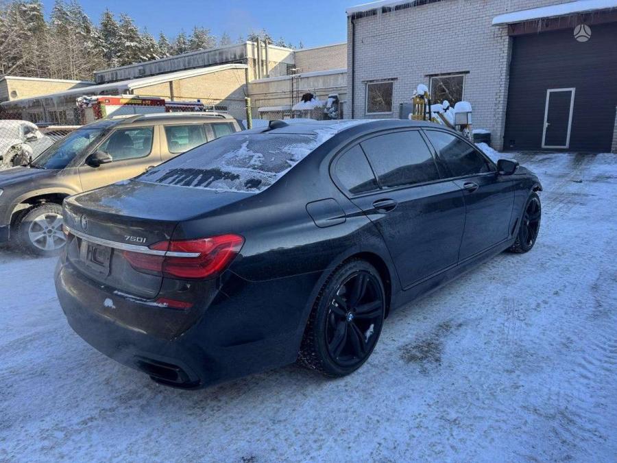 BMW 750 2016 Viļņa, ar dzinēja tilpumu 4.40 L un nobraukumu 176 tūkst. km par 14999 €, foto 3 vietnē AUTOMOTO.COM.LV