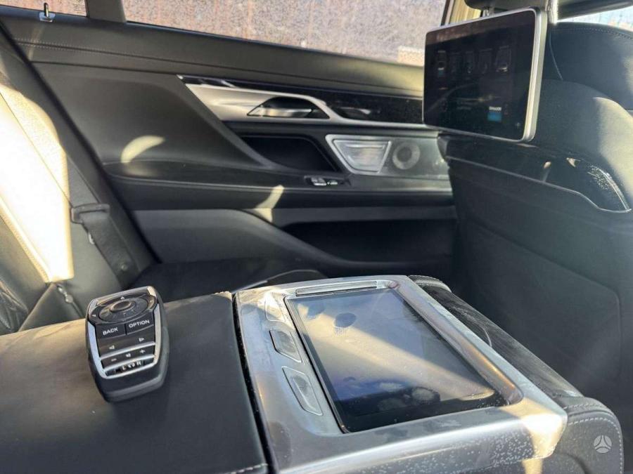 BMW 750 2016 Viļņa, ar dzinēja tilpumu 4.40 L un nobraukumu 176 tūkst. km par 14999 €, foto 18 vietnē AUTOMOTO.COM.LV
