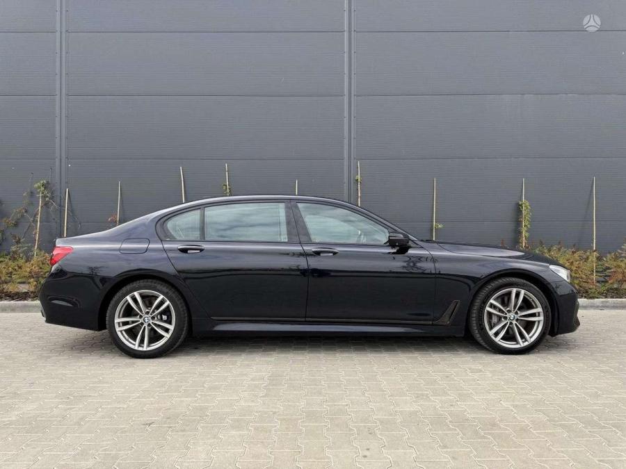 BMW 750 2016 in Vilnius, with an engine capacity of 4.40 L and mileage of 150 thousand km for 18800 €, photo 4 on AUTOMOTO.COM.LV
