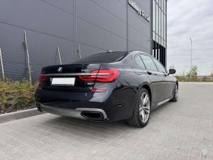BMW 750 2016 in Vilnius, with an engine capacity of 4.40 L and mileage of 150 thousand km for 18800 €, photo 6 on AUTOMOTO.COM.LV