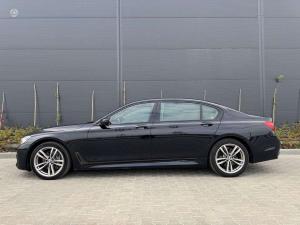 BMW 750 2016 in Vilnius, with an engine capacity of 4.40 L and mileage of 150 thousand km for 18800 €, photo 7 on AUTOMOTO.COM.LV