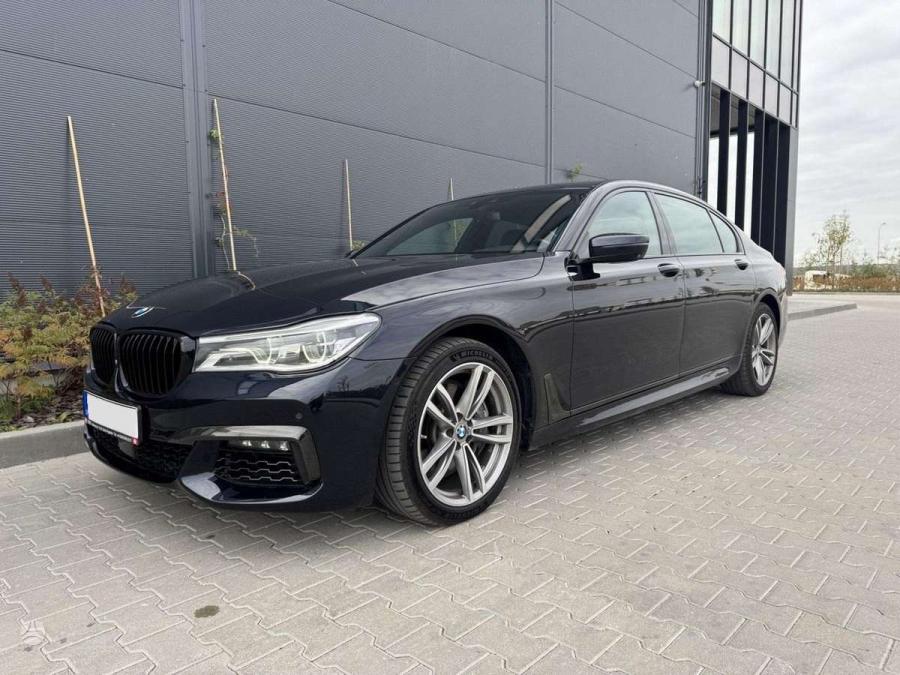 BMW 750 2016 in Vilnius, with an engine capacity of 4.40 L and mileage of 150 thousand km for 18800 €, photo 9 on AUTOMOTO.COM.LV