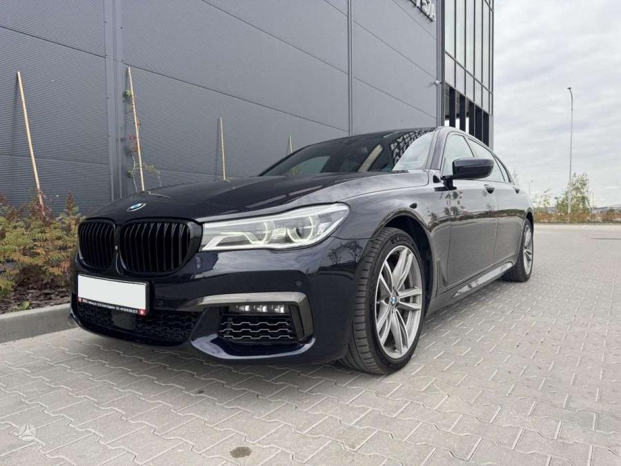 BMW 750 2016 in Vilnius, with an engine capacity of 4.40 L and mileage of 150 thousand km for 18800 €, photo 10 on AUTOMOTO.COM.LV
