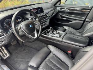BMW 750 2016 in Vilnius, with an engine capacity of 4.40 L and mileage of 150 thousand km for 18800 €, photo 11 on AUTOMOTO.COM.LV