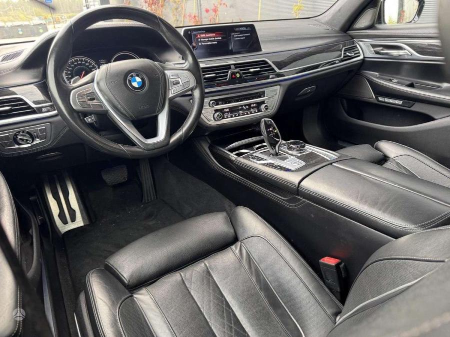BMW 750 2016 in Vilnius, with an engine capacity of 4.40 L and mileage of 150 thousand km for 18800 €, photo 13 on AUTOMOTO.COM.LV