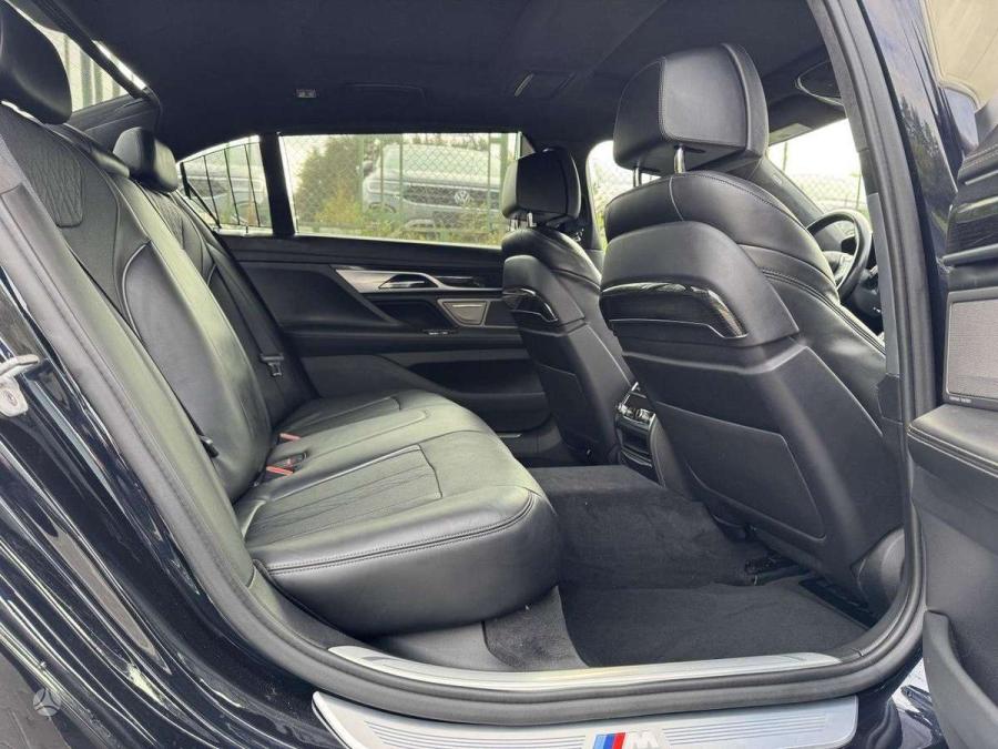 BMW 750 2016 in Vilnius, with an engine capacity of 4.40 L and mileage of 150 thousand km for 18800 €, photo 15 on AUTOMOTO.COM.LV