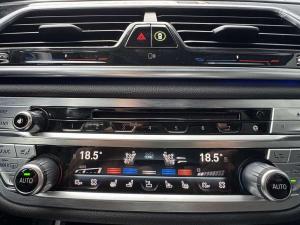 BMW 750 2016 in Vilnius, with an engine capacity of 4.40 L and mileage of 150 thousand km for 18800 €, photo 20 on AUTOMOTO.COM.LV