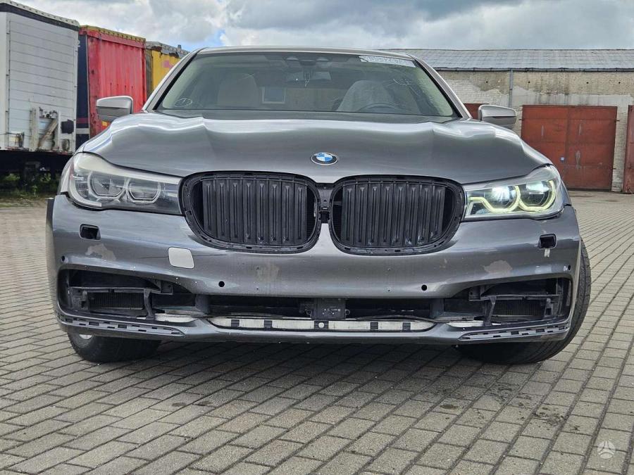 BMW 750 2016 Šilutė, ar dzinēja tilpumu 4.40 L un nobraukumu 126 tūkst. km par 12500 €, foto 3 vietnē AUTOMOTO.COM.LV