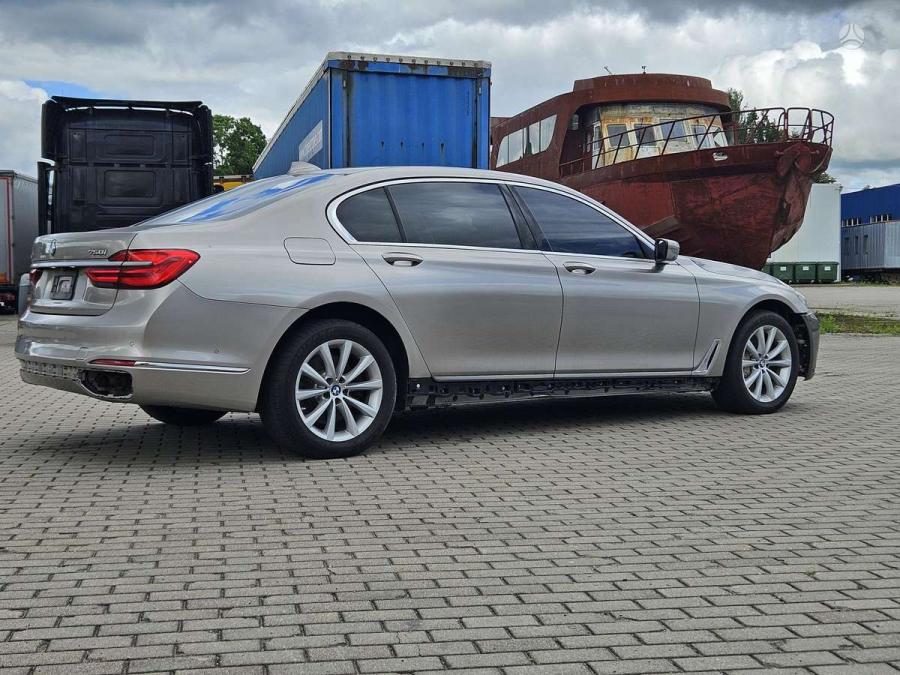 BMW 750 2016 Šilutė, ar dzinēja tilpumu 4.40 L un nobraukumu 126 tūkst. km par 12500 €, foto 4 vietnē AUTOMOTO.COM.LV