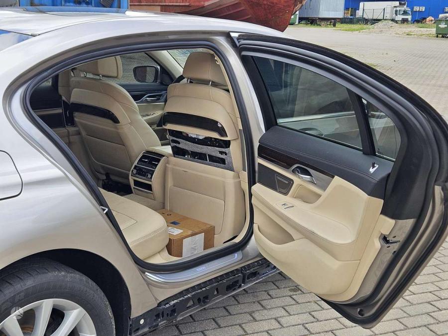 BMW 750 2016 Šilutė, ar dzinēja tilpumu 4.40 L un nobraukumu 126 tūkst. km par 12500 €, foto 7 vietnē AUTOMOTO.COM.LV