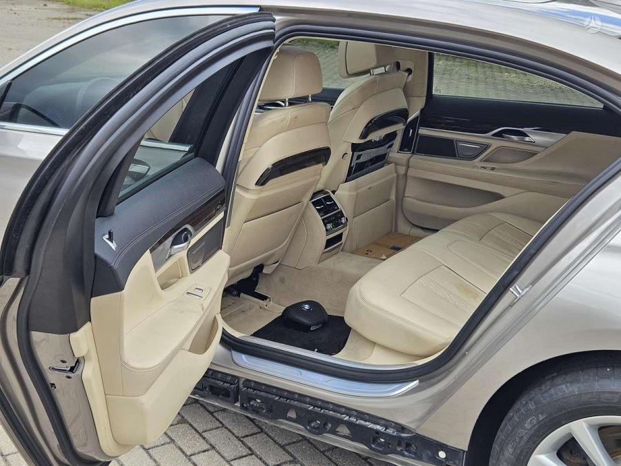 BMW 750 2016 Šilutė, ar dzinēja tilpumu 4.40 L un nobraukumu 126 tūkst. km par 12500 €, foto 8 vietnē AUTOMOTO.COM.LV
