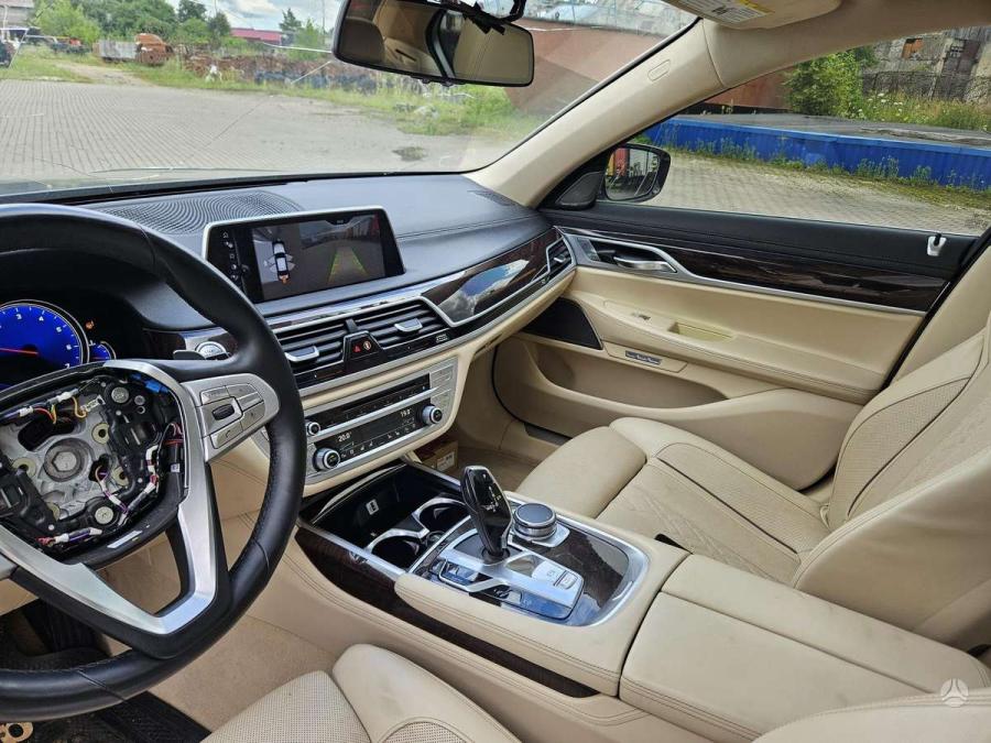 BMW 750 2016 Šilutė, ar dzinēja tilpumu 4.40 L un nobraukumu 126 tūkst. km par 12500 €, foto 16 vietnē AUTOMOTO.COM.LV