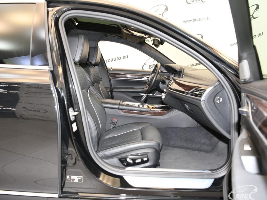 BMW 750 2017 in Vilnius, with an engine capacity of 4.40 L and mileage of 113 thousand km for 24900 €, photo 4 on AUTOMOTO.COM.LV