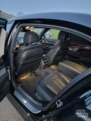 BMW 750 2017 in Vilnius, with an engine capacity of 4.40 L and mileage of 96 thousand km for 24500 €, photo 8 on AUTOMOTO.COM.LV