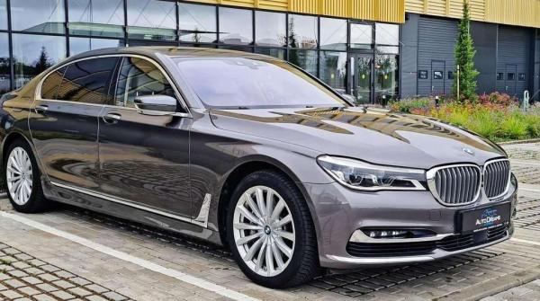 BMW 750 2019 Viļņa, ar dzinēja tilpumu 4.40 L un nobraukumu 195 tūkst. km par 26900 €, foto 1 vietnē AUTOMOTO.COM.LV